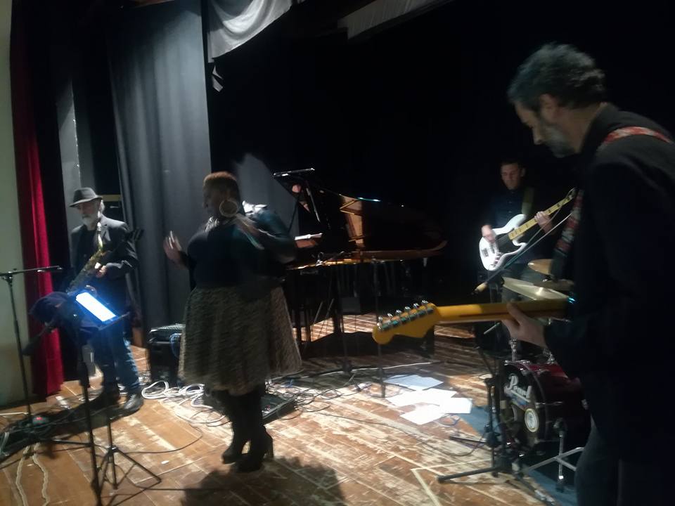 La voce di Angela Mosley protagonista nel teatro di Avigliano Umbro ...